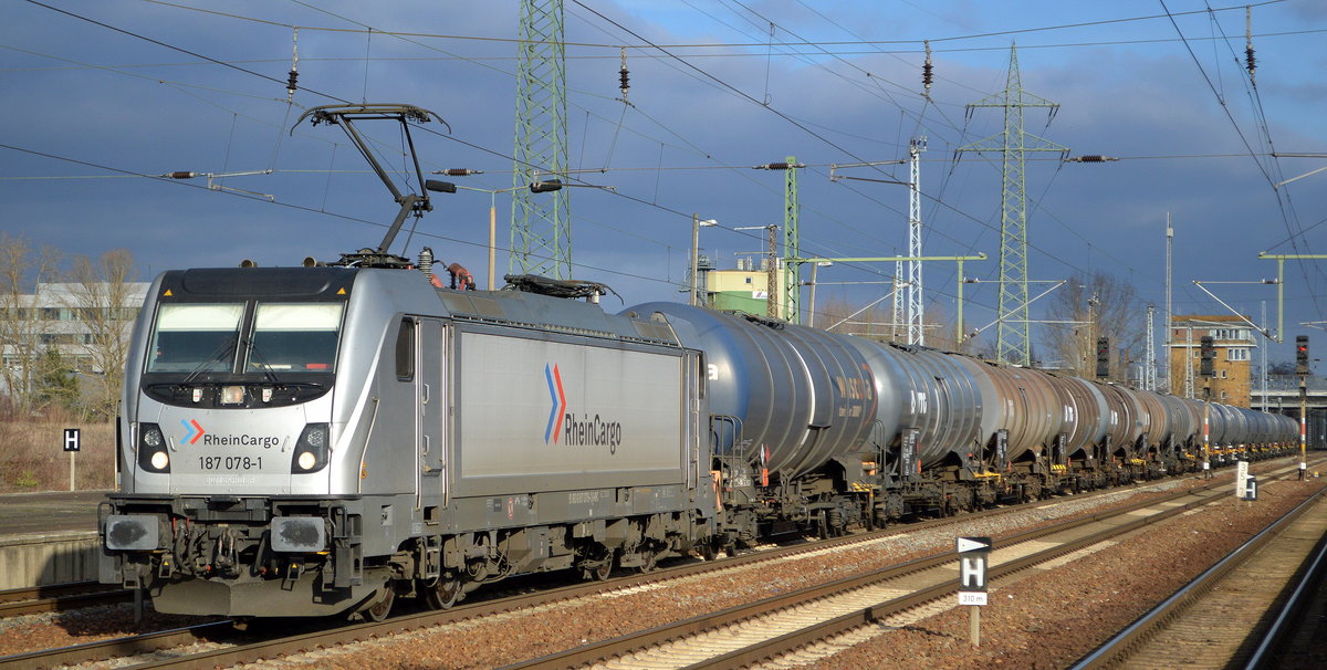 RheinCargo GmbH & Co. KG, Neuss [D] mit "187 078-1" [NVR-Nummer: 91 80 6187 078-1 D-RHC] und ...