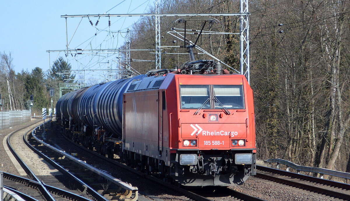 RheinCargo GmbH & Co. KG, Neuss [D] mit der Akiem Lok "185 588-1" [NVR-Nummer: 91 80 6185 588-1 ...