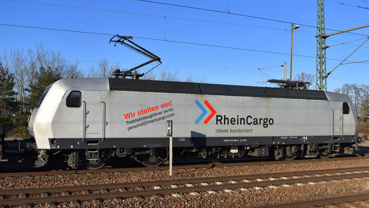 RheinCargo GmbH & Co. KG, Neuss [D] mit ihrer "145 084-0" [NVR-Nummer: 91 80 6145 084-0 D-RHC ...