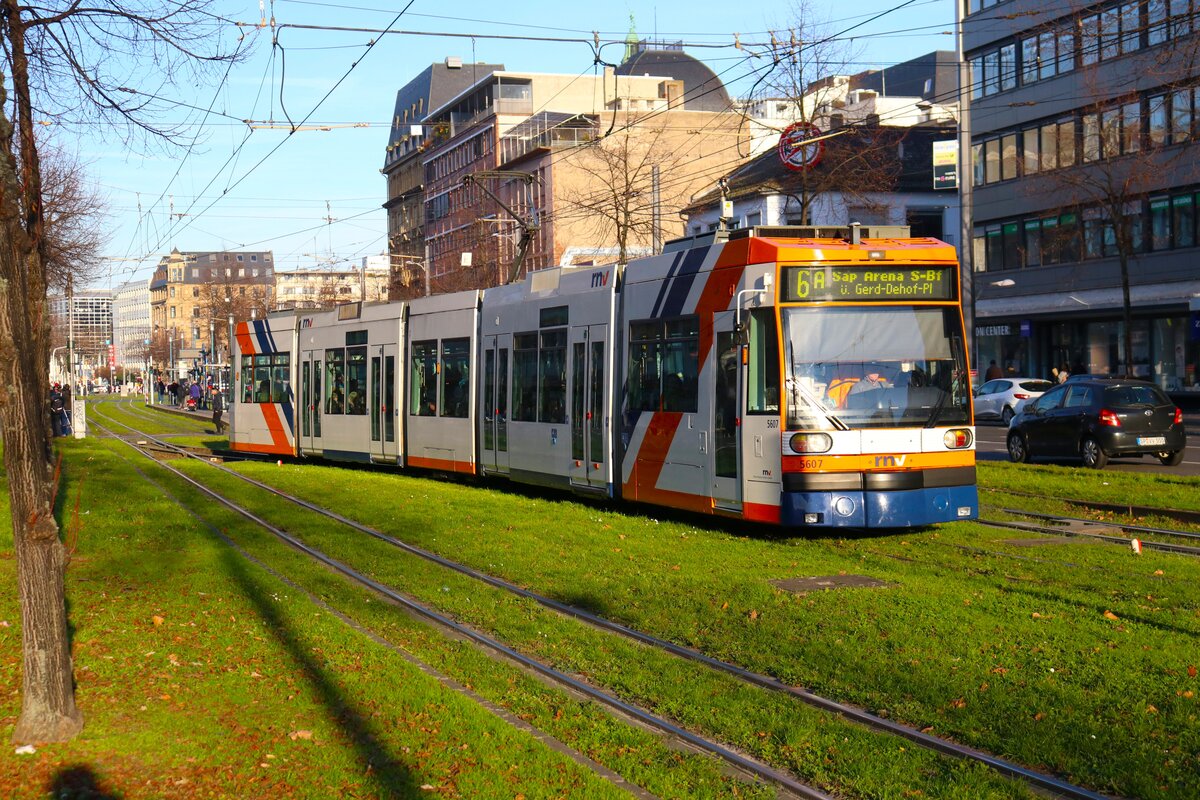 RNV Adtranz GT6N Wagen 5607 am 30.11.24 in Mannheim - Bahnbilder.de