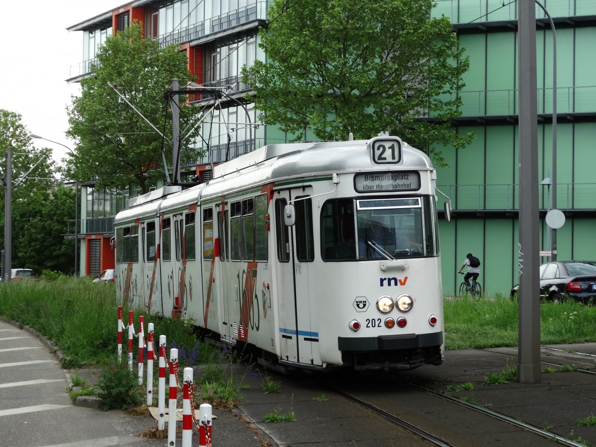 RNV Düwag GT8 202 am 08.05.15 in Heidelberg in Linieneinsatz auf der 21 - Bahnbilder.de