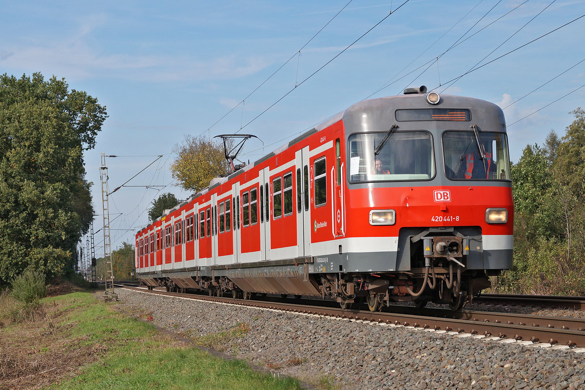 S-Bahn Rhein-Ruhr 420 441-8 am 14.10.2019 in Lintorf - Bahnbilder.de