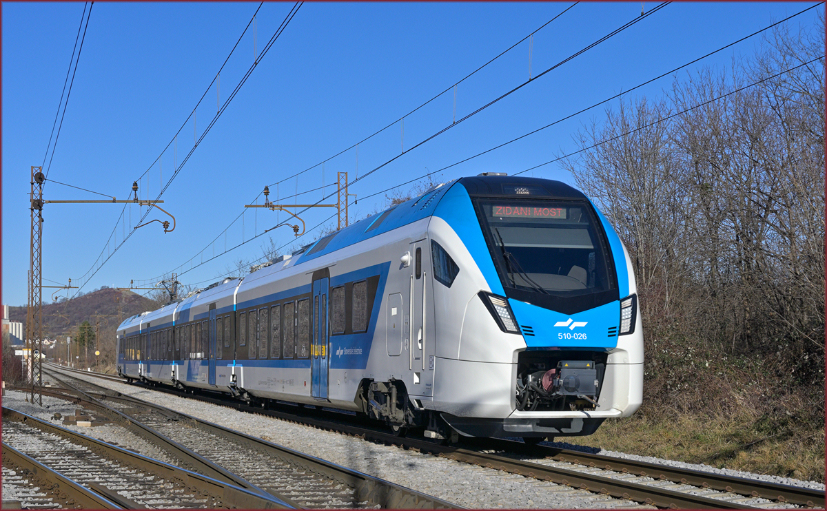 SŽ 510-026 fährt durch Maribor-Tabor Richtung Zidani Most - Bahnbilder.de