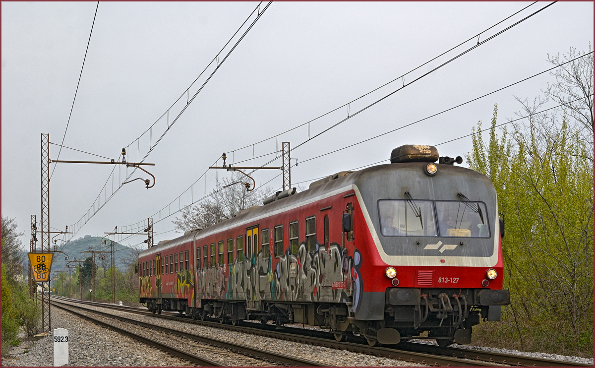 SŽ 813-127 fährt durch Maribor-Tabor Richtung Ormož - Bahnbilder.de