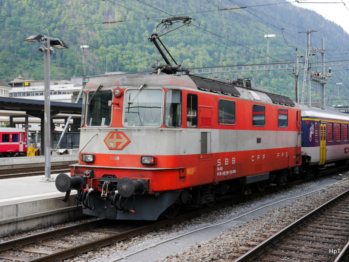 SBB - Re 4/4 11109 im Bahnhof Chur am 15.05.2016 - Bahnbilder.de