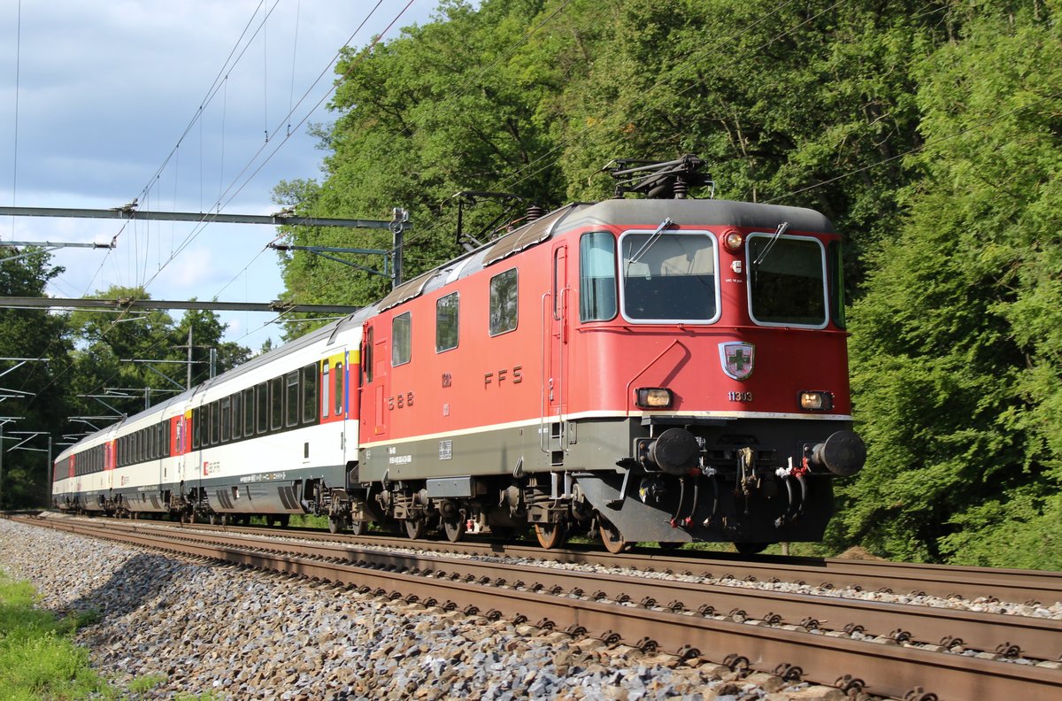 SBB Re 4/4 II Nr. 11303 mit dem IC 187 von Horb via Rottweil, Tuttlingen, Singen (Hohentwiel ...