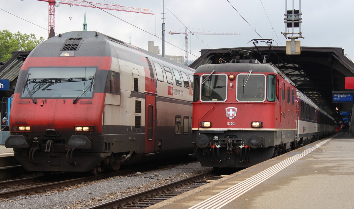 SBB Re 4/4 II Nr. 11303 und IC 280 von Zürich HB via Schaffhausen nach Singen (Hohentwiel) bei ...