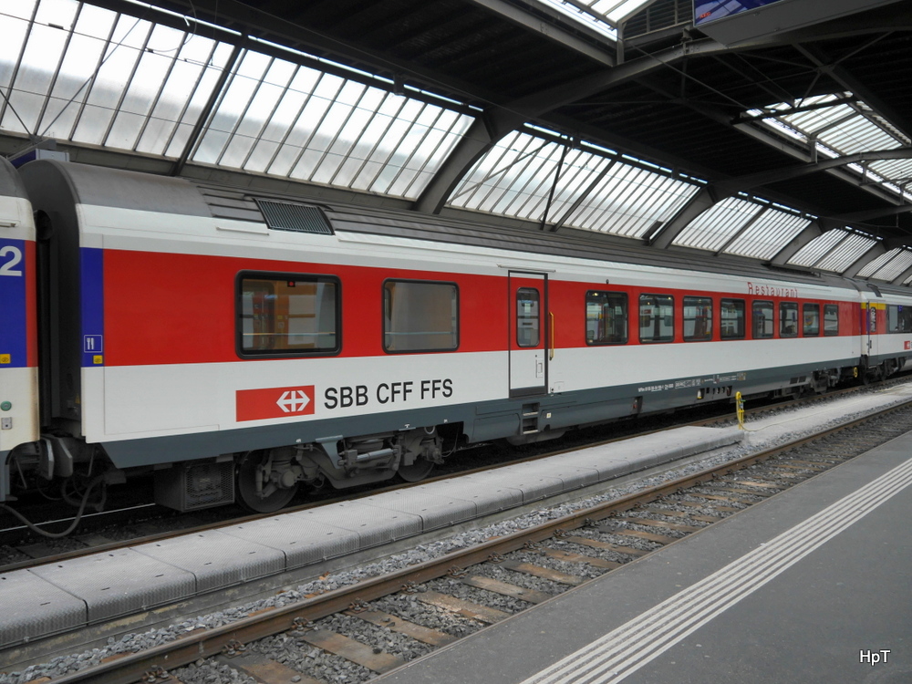 SBB - Speisewagen RIC WRm 61 85 88-94 106-1 im HB Zürich am 30.11.2014 - Bahnbilder.de