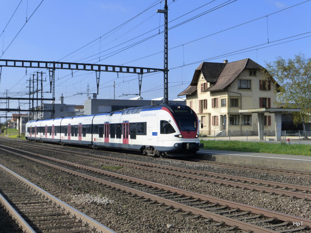 SBB - Triebzug RABe 523 009 bei der einfahrt im Bahnhof Rupperswil am 26.10.2014 - Bahnbilder.de