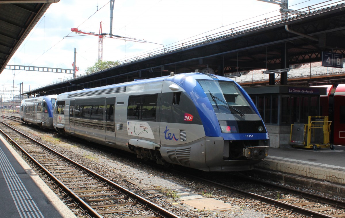 SNCF: Alstom-Coradia TER X 73753 + 73752 La Chaux-de-Fonds (CH) am 9. Juli 2015. - Bahnbilder.de