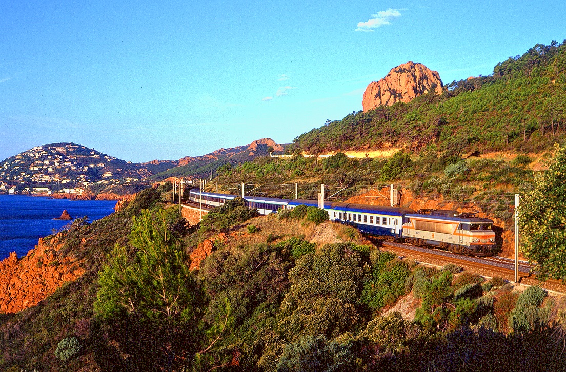 SNCF BB22316, Cap Roux, 6421, 16.09.1995. - Bahnbilder.de