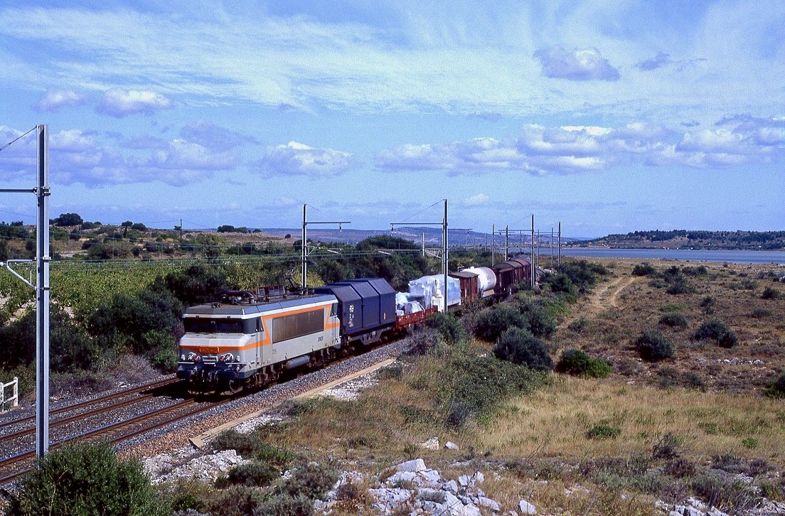 SNCF BB7219, Fitou, 01.09.1992. - Bahnbilder.de