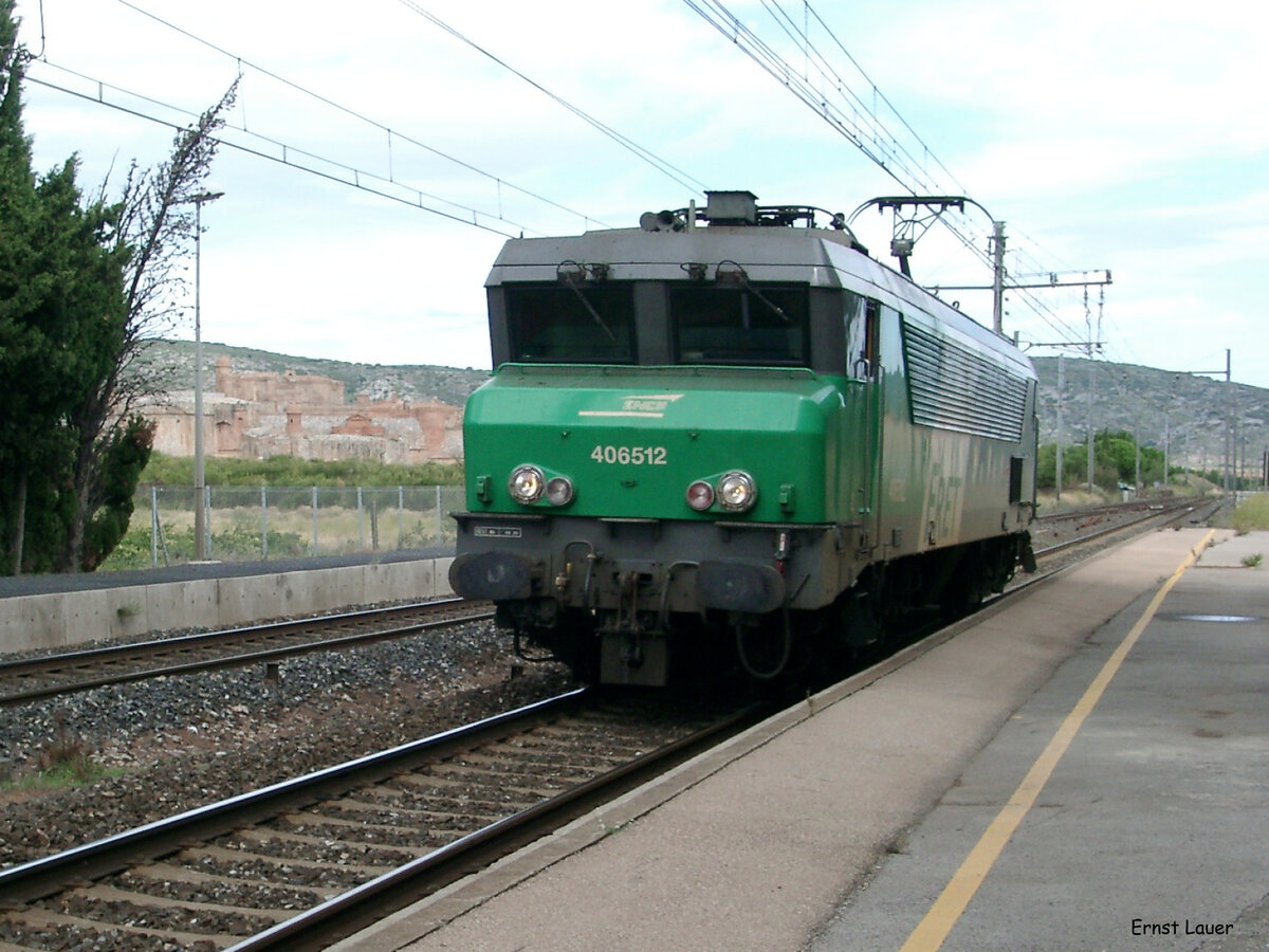 SNCF Elektrolok 406521, wegen der charakteristischen Form der Fahrzeugfront mit dem Spitznamen ...