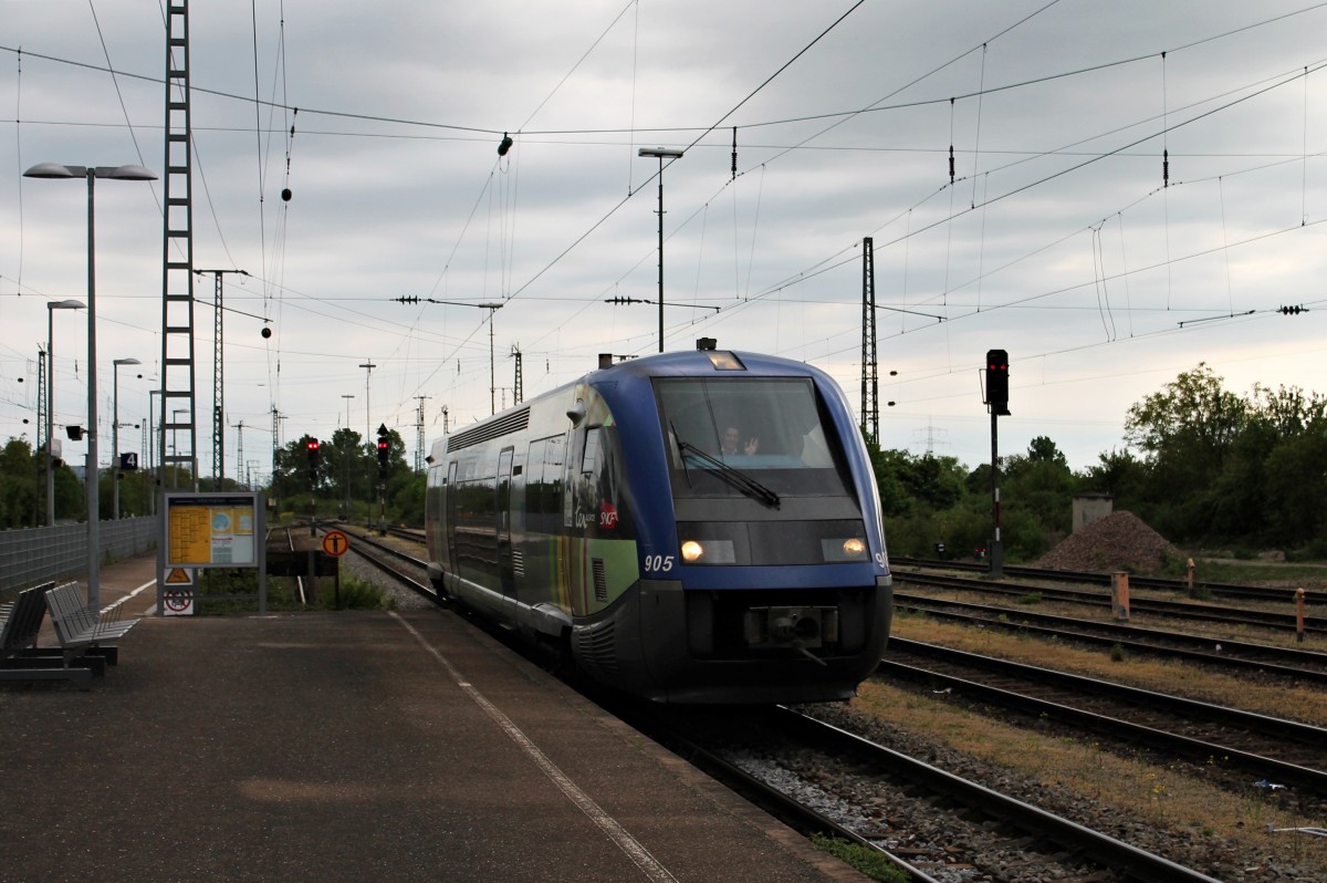 SNCF TER Alsace X73905 am 25.04.2014 bei der Einfahrt als RB aus Mulhouse Ville in den ...