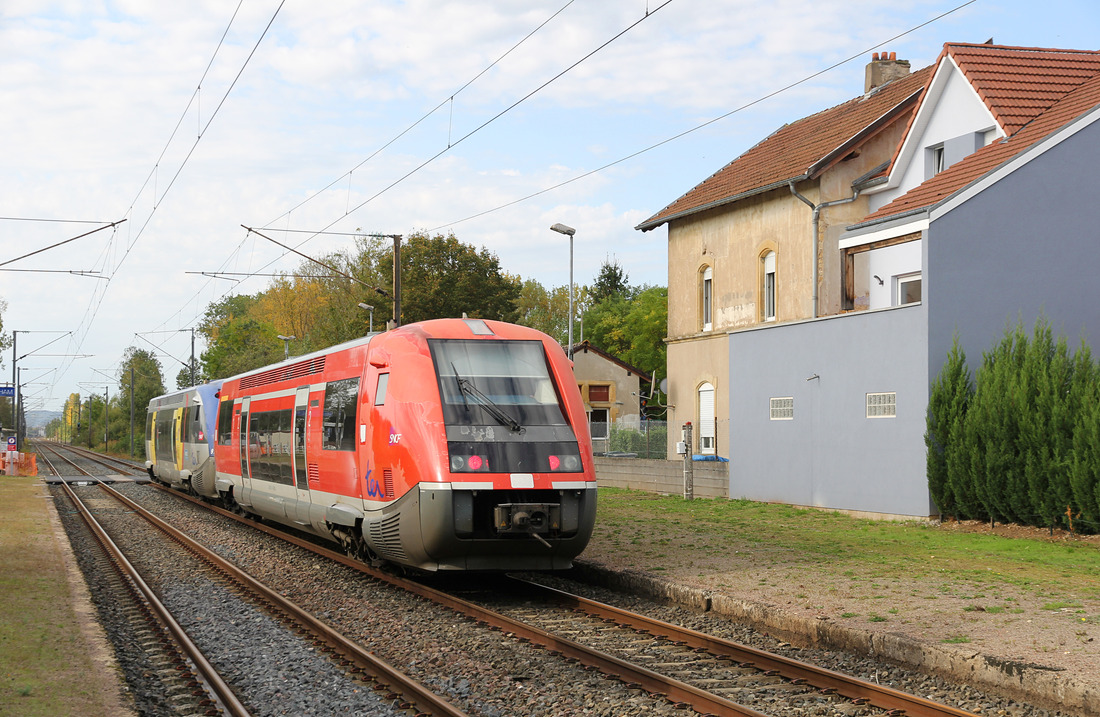SNCF X 7391x (führend) + X 73913 (Nachschuss) // Basse-Ham // 12. Oktober 2019 - Bahnbilder.de