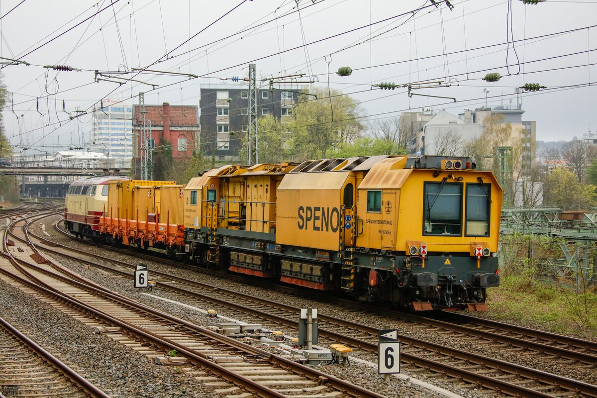 Am 3.7.13 stand der "gestrandete" Speno Prototyp, welcher unter der ...