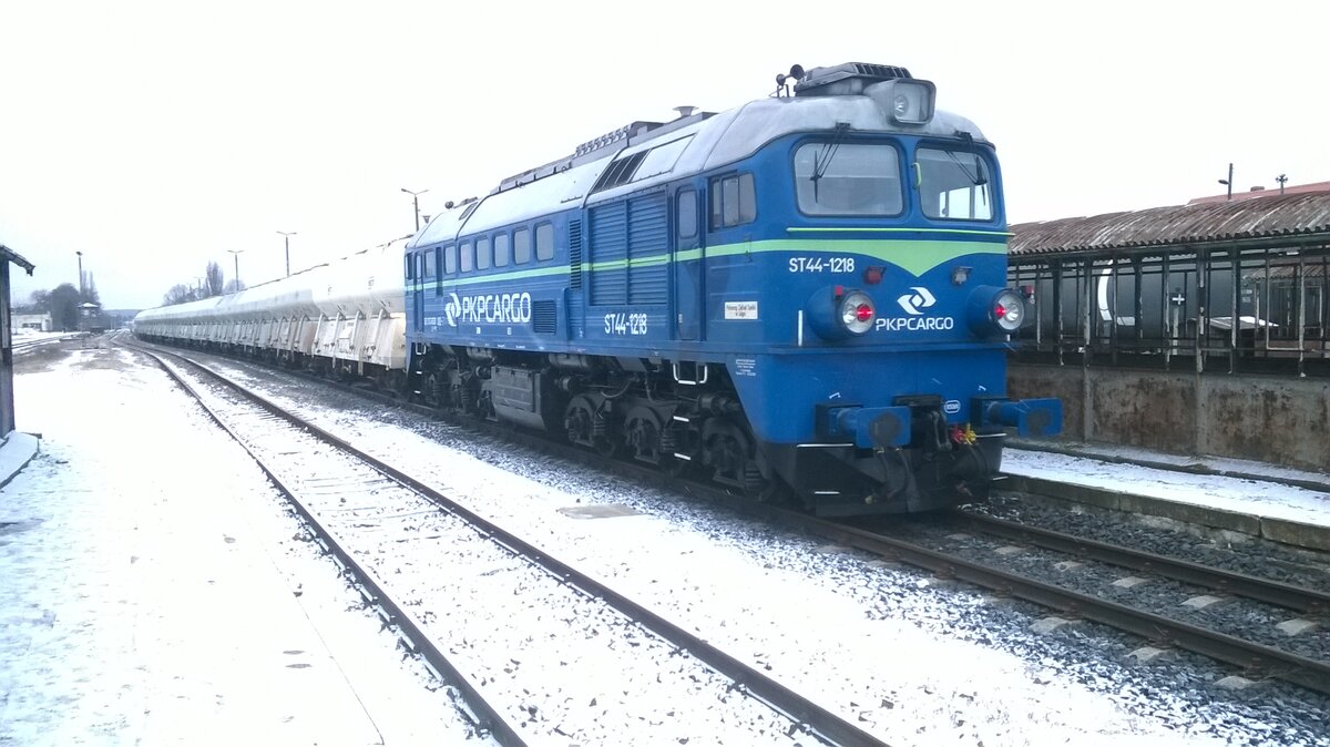 ST44-1218 in Bahnhof Miedzyrzecz, 2.12.2023 - Bahnbilder.de