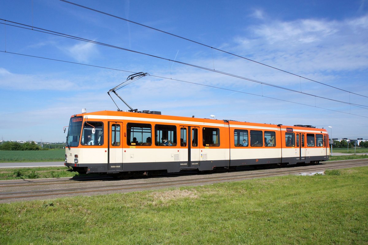 Straßenbahn Mainz / Mainzelbahn: Duewag / AEG M8C der MVG Mainz - Wagen 271, aufgenommen im Mai ...