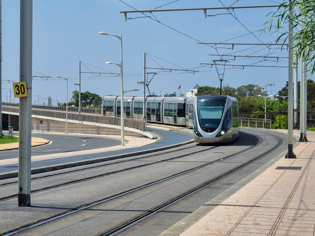 Straßenbahn Rabat der Linie 1 nach Hay Karima kurz hinter der ...