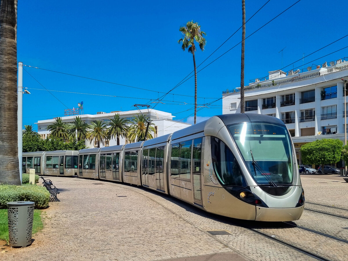 Straßenbahn Rabat der Linie 1 nach Hay Karima kurz hinter der ...
