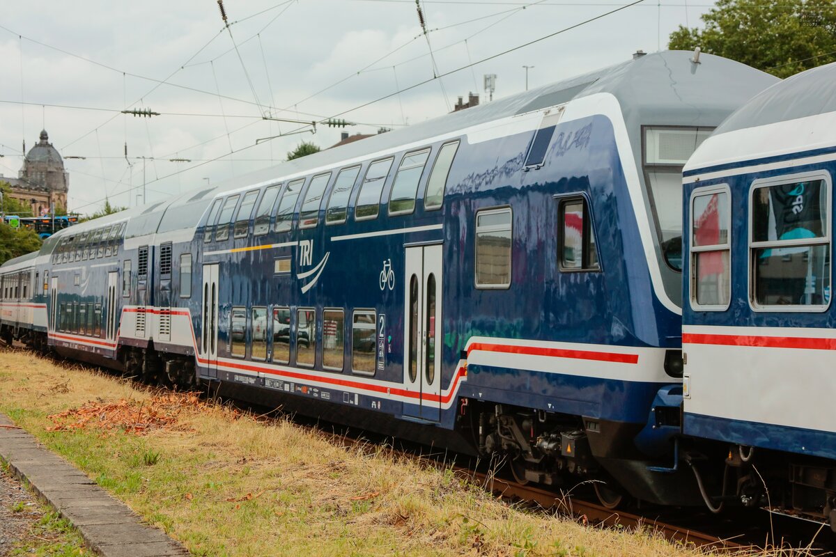 TRI 110 198-9 mit TRI-Wagenüberführung in Wuppertal Steinbeck, Juli ...