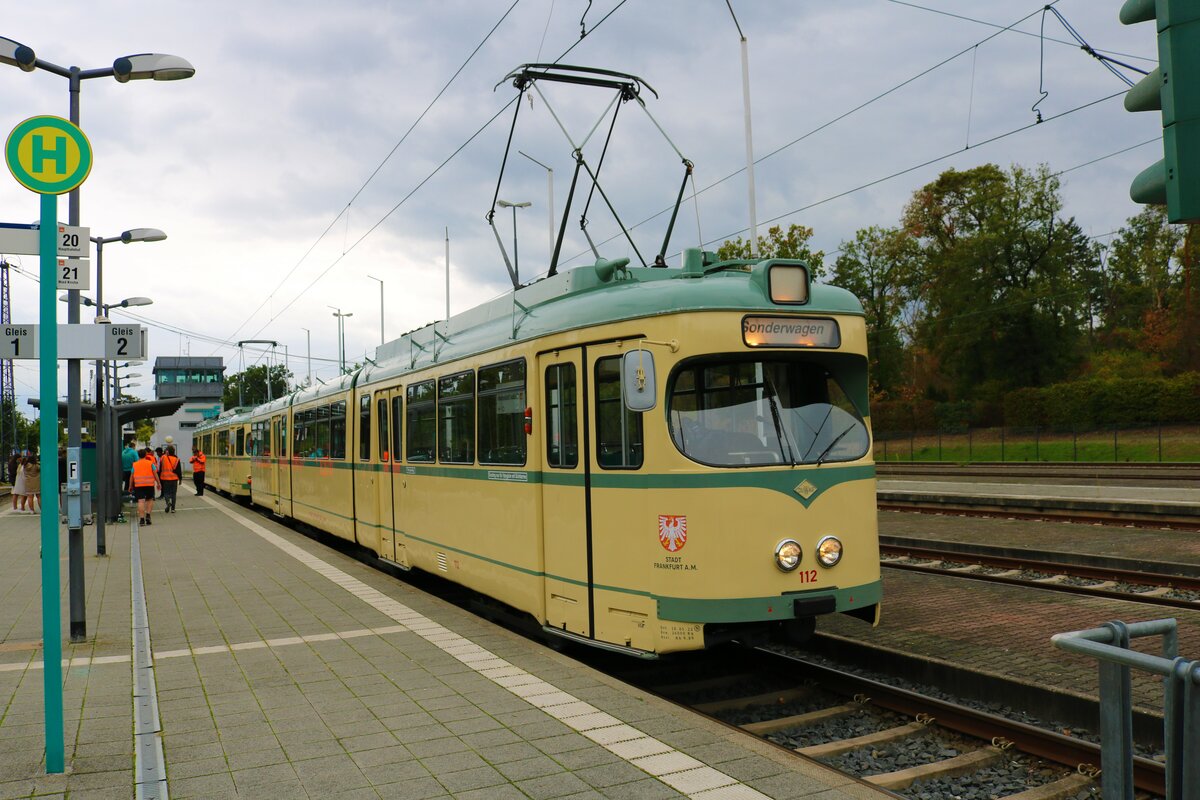 VGF Düwag N Wagen 112 und O Wagen 111 am 18.09.22 bei einer HSF Sonderfahrt in Frankfurt am Main ...