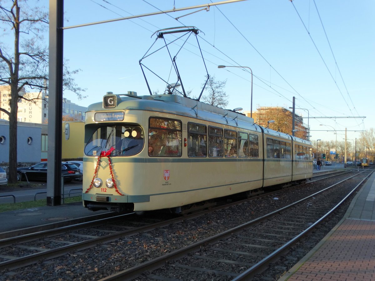 VGF Düwag N-Wagen 112 als Nikolaus Express Linie G am 03.12.16 in Frankfurt am Main ...