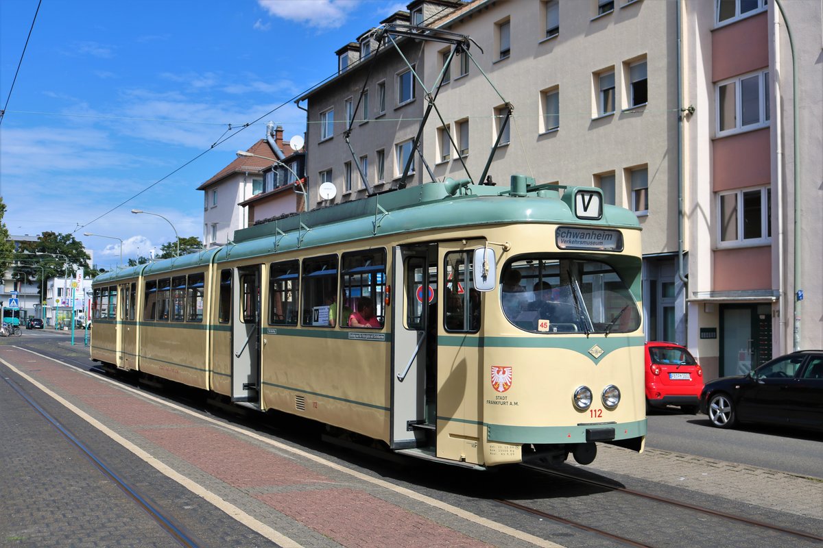 VGF Düwag N-Wagen 112 am 11.08.19 in Frankfurt Westbahnhof als Pendelverkehr zum Sommerfest des ...