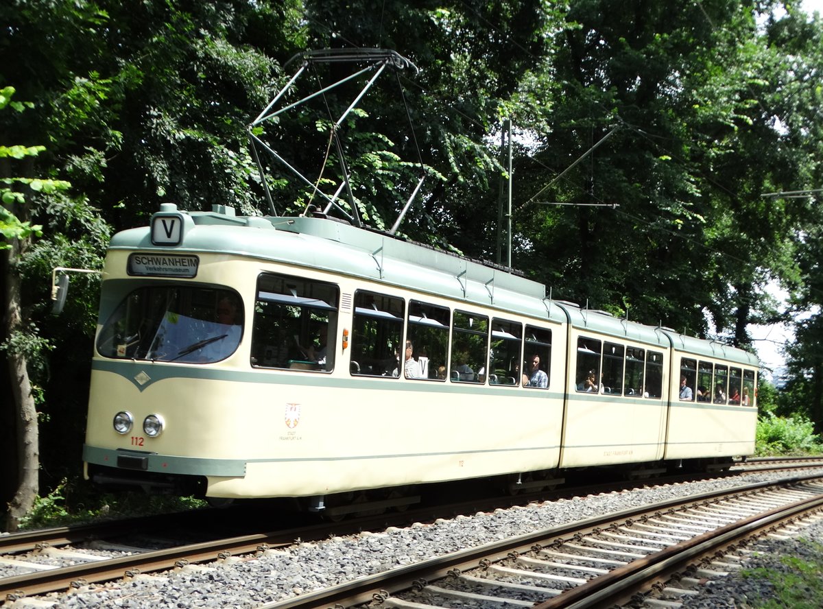 VGF Düwag N-Wagen 112 am 10.07.16 in Schwanheimer Wald als Pendelverkehr zum Sommerfest im ...