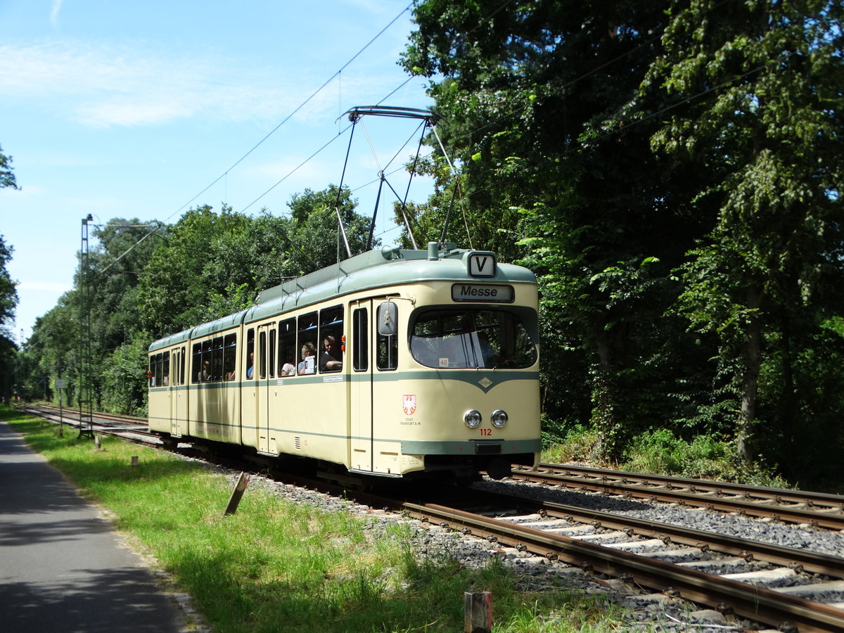 VGF Düwag N-Wagen 112 am 10.07.16 in Schwanheimer Wald als Pendelverkehr zum Sommerfest im ...