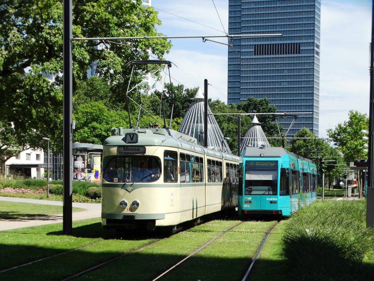 VGF Düwag N-Wagen 112 und R-Wagen 031 am 10.07.16 in Frankfurt Messe - Bahnbilder.de