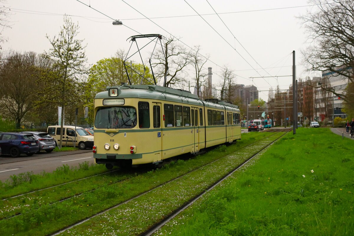 VGF Düwag O Wagen 111 am 30.03.24 in Frankfurt am Main als Osterhasenexpress - Bahnbilder.de