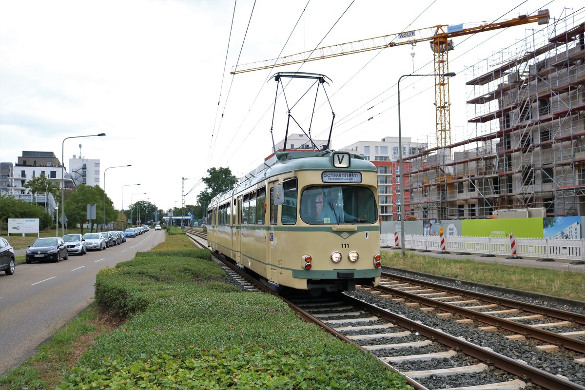 VGF Düwag O-Wagen 111 am 11.08.19 in Frankfurt Niederrad als Pendelverkehr zum Sommerfest des ...