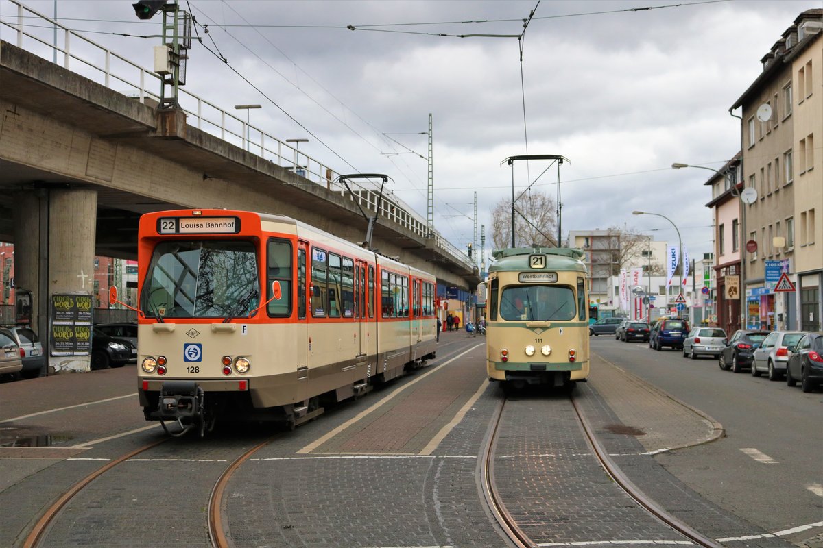 VGF Düwag Pt Wagen 128 und Düwag O Wagen 111 am 16.03.19 bei einer Sonderfahrt in Frankfurt West ...
