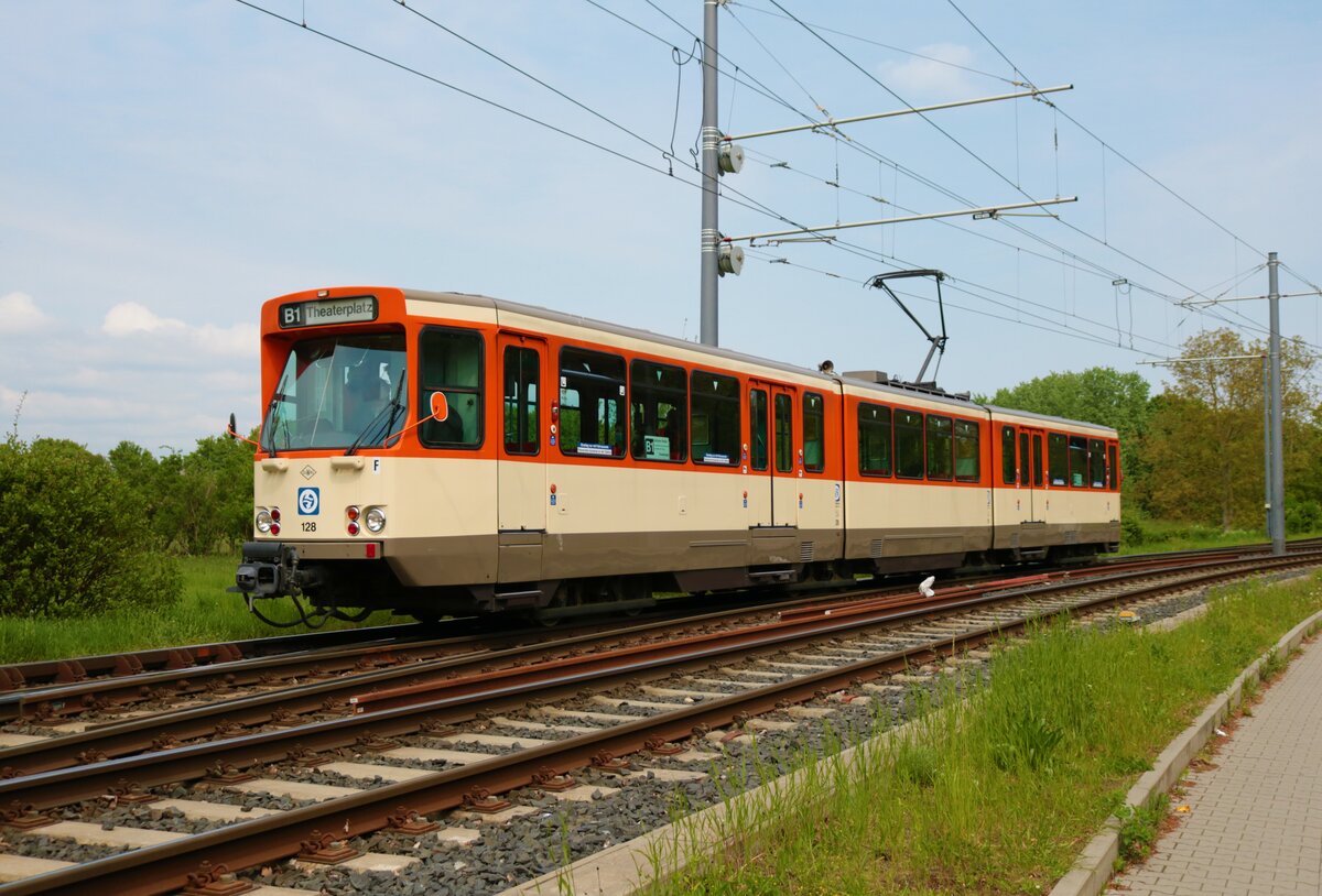 VGF Düwag Pt Wagen 128 am 01.05.22 bei einer Sonderfahrt in Frankfurt am Main - Bahnbilder.de
