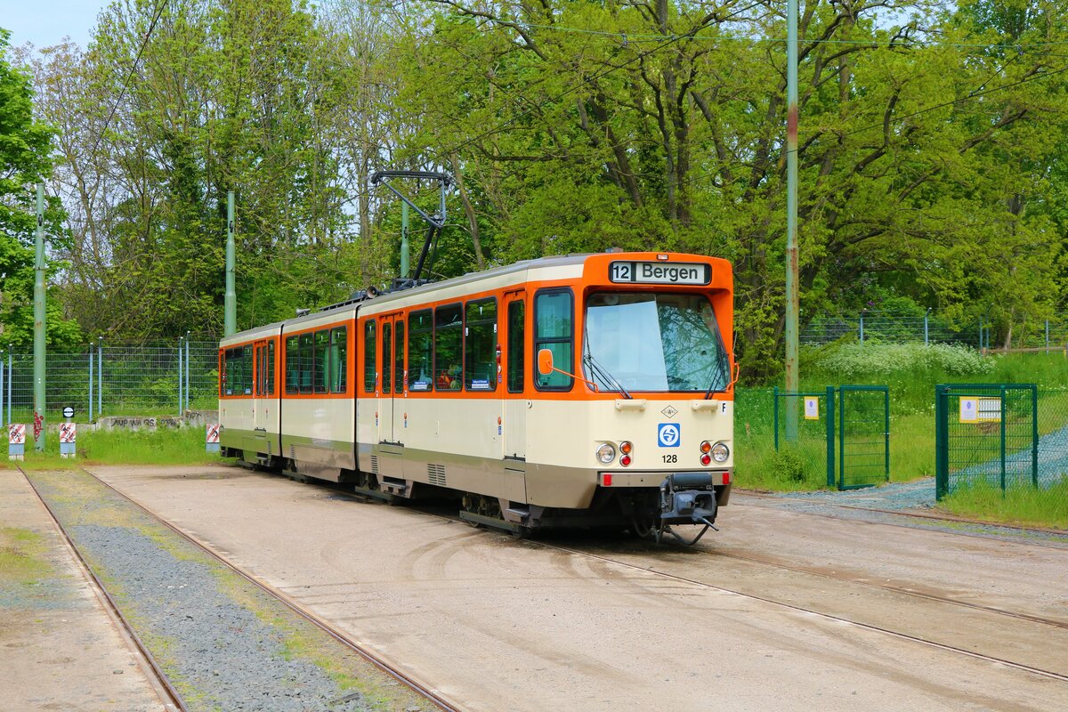 VGF Düwag Pt Wagen 128 am 01.05.22 bei einer Sonderfahrt in Frankfurt am Main - Bahnbilder.de