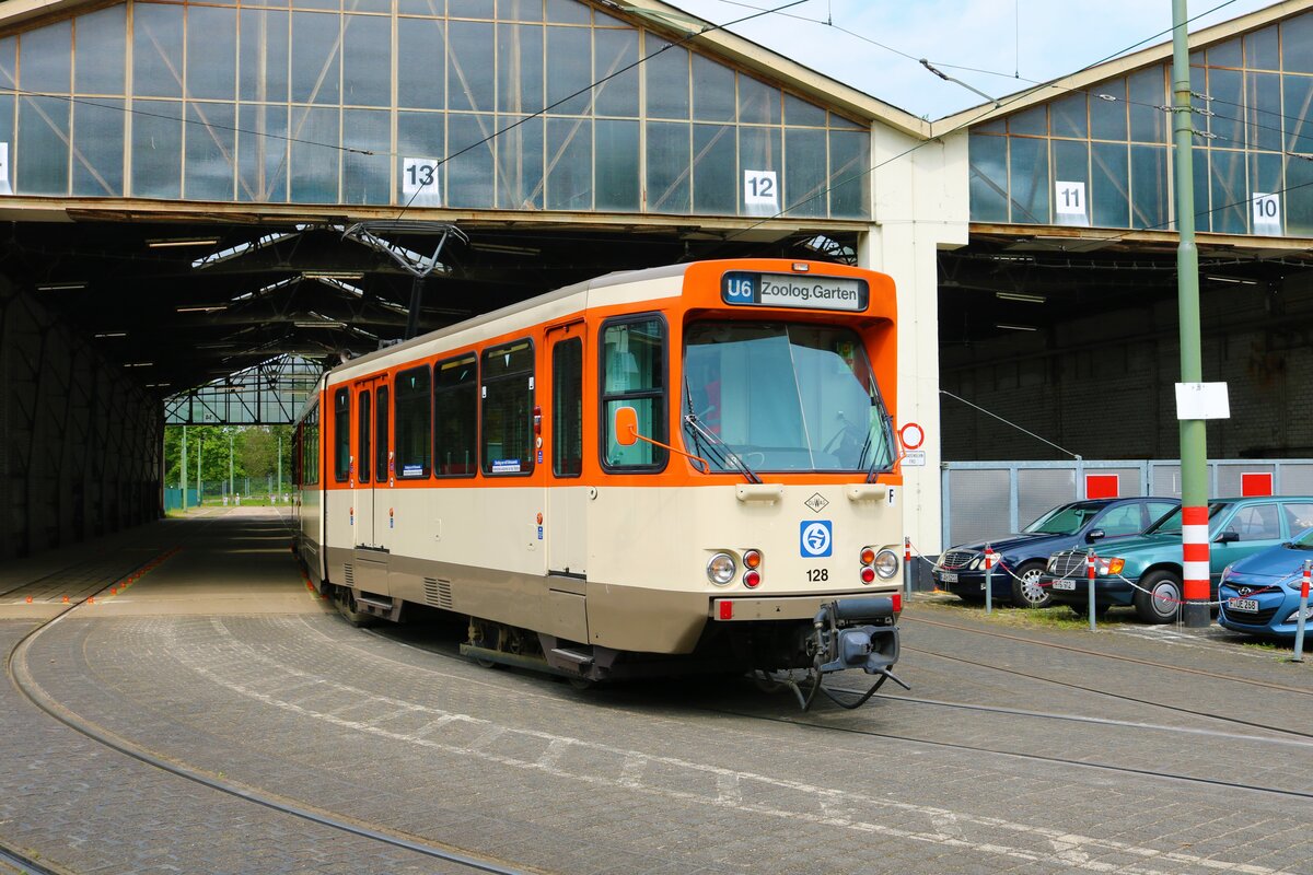 VGF Düwag Pt Wagen 128 am 01.05.22 bei einer Sonderfahrt in Frankfurt am Main - Bahnbilder.de