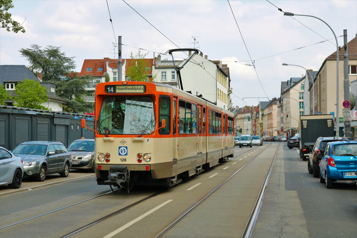 VGF Düwag Pt Wagen 128 am 01.05.22 bei einer Sonderfahrt in Frankfurt am Main - Bahnbilder.de