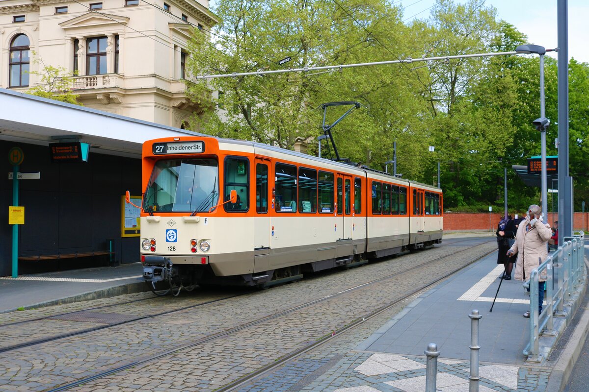 VGF Düwag Pt Wagen 128 am 01.05.22 bei einer Sonderfahrt in Frankfurt am Main - Bahnbilder.de