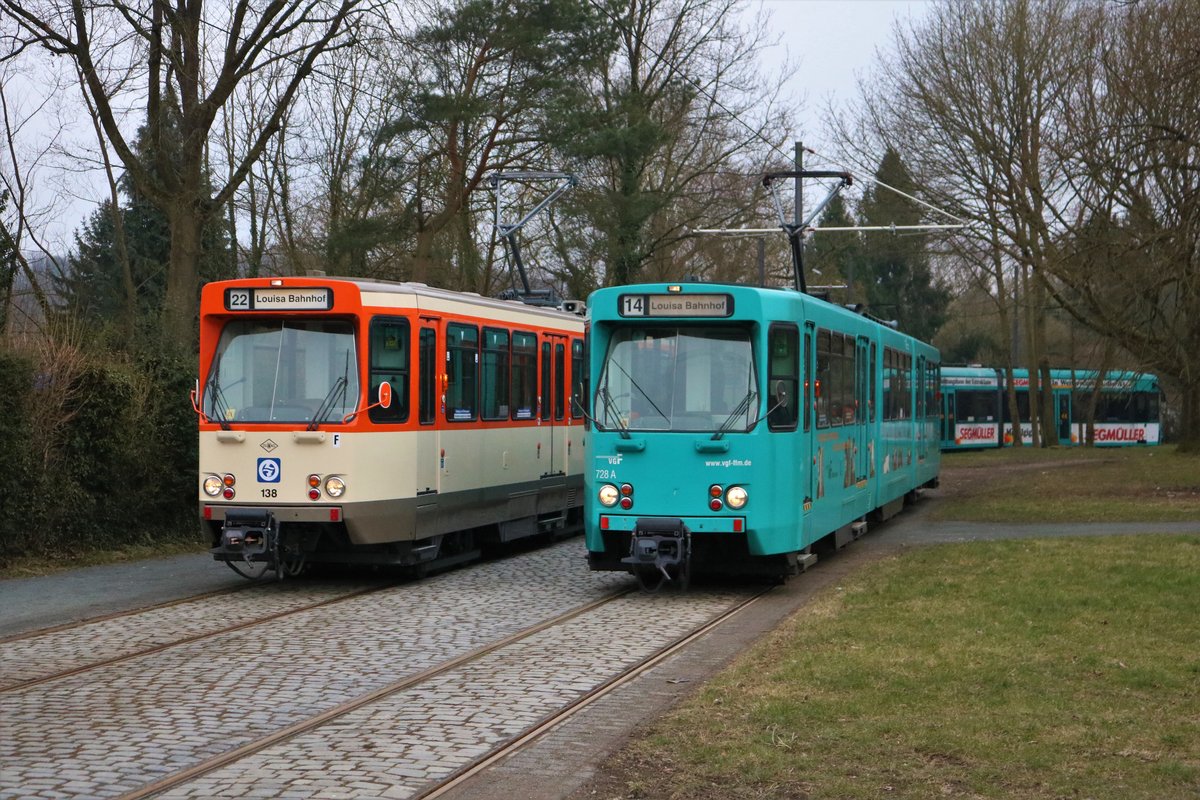 VGF Düwag Pt Wagen 138 und 728 bei einer Sonderfahrt in Frankfurt am Main Lousia am 04.03.18 ...