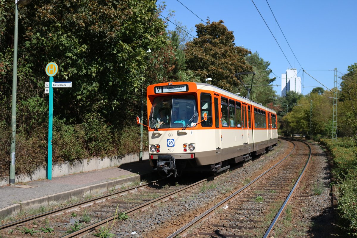 VGF Düwag Pt Wagen 138 am 19.08.18 im Frankfurt Schwanheimer Wald - Bahnbilder.de