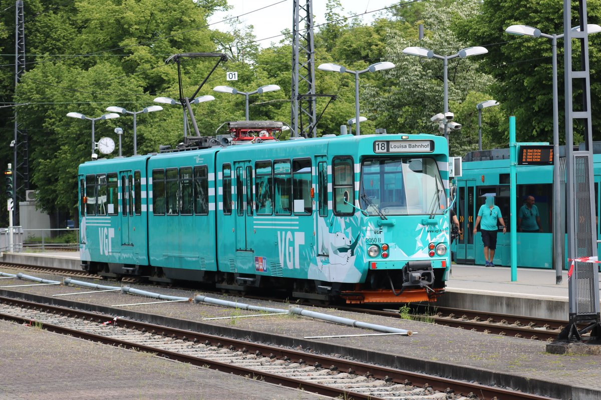 VGF Düwag Pt Wagen 2050 (Schneebär) am 01.06.19 bei einer Sonderfahrt in Frankfurt am Main ...