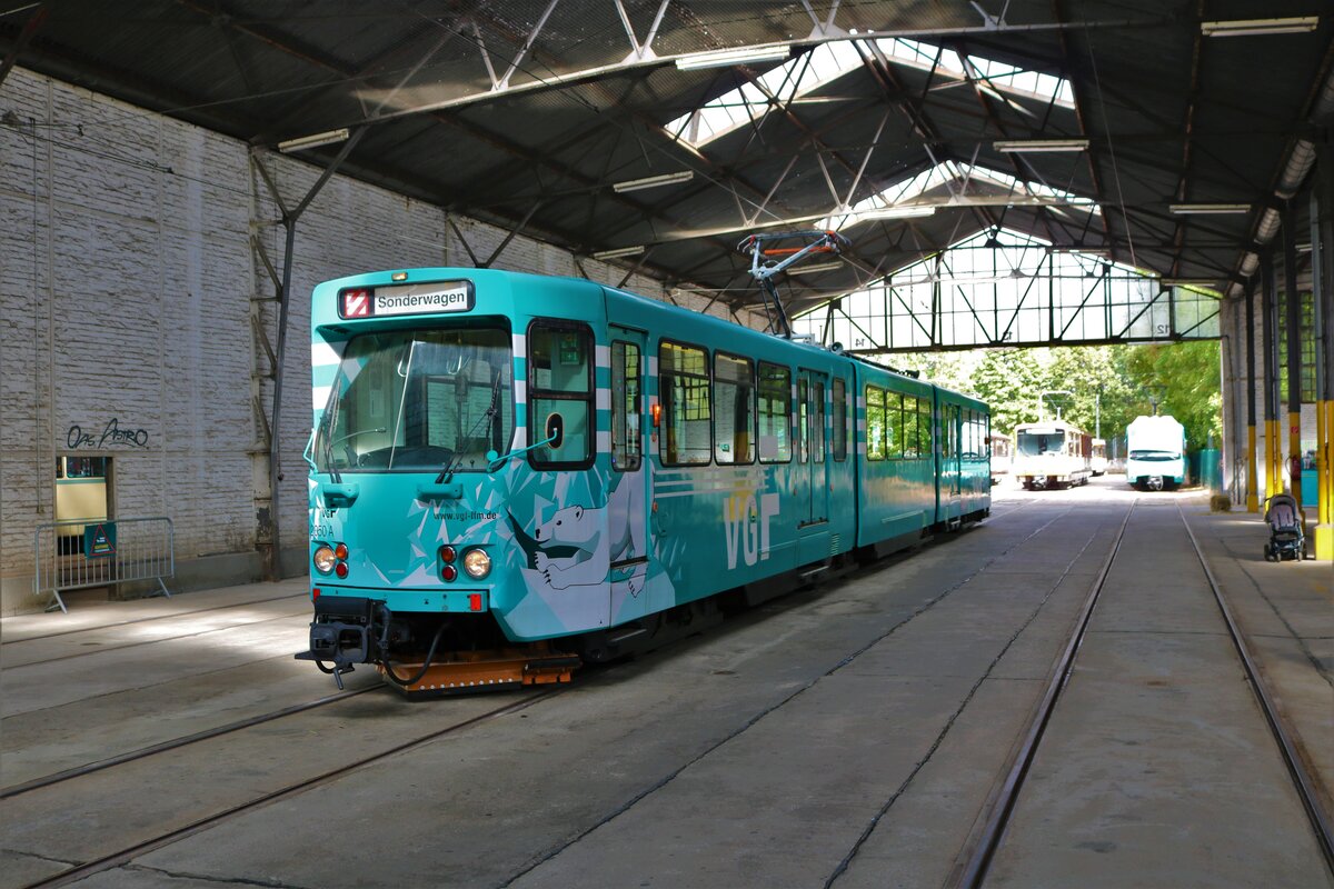 VGF Düwag Pt-Wagen 2050 Schneebär am 04.09.22 beim Tag der Verkehrsgeschichte in Frankfurt ...