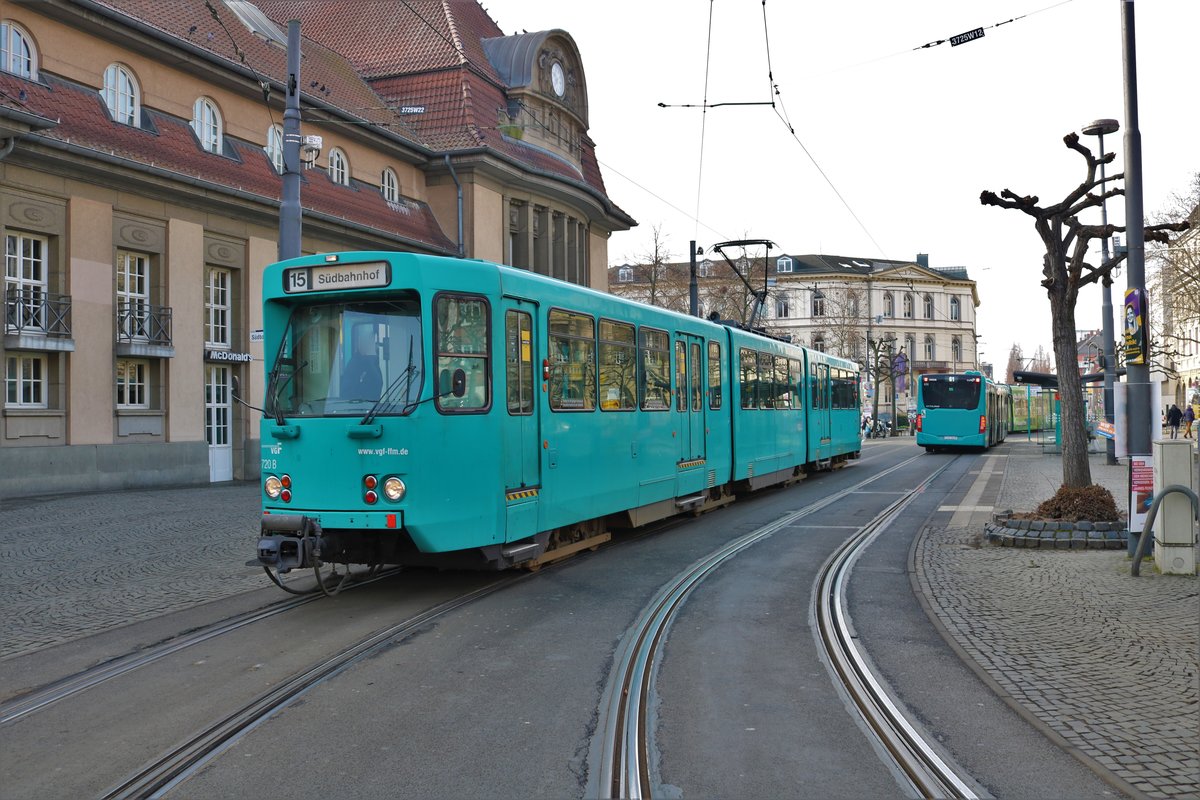 VGF Düwag Pt Wagen 720 am 22.02.21 in Frankfurt Südbahnhof - Bahnbilder.de