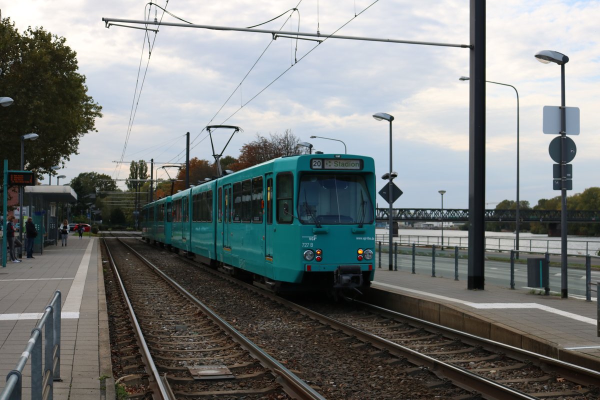VGF Düwag Pt-Wagen 727 am 05.10.19 in Frankfurt am Main als Stadionverkehr - Bahnbilder.de