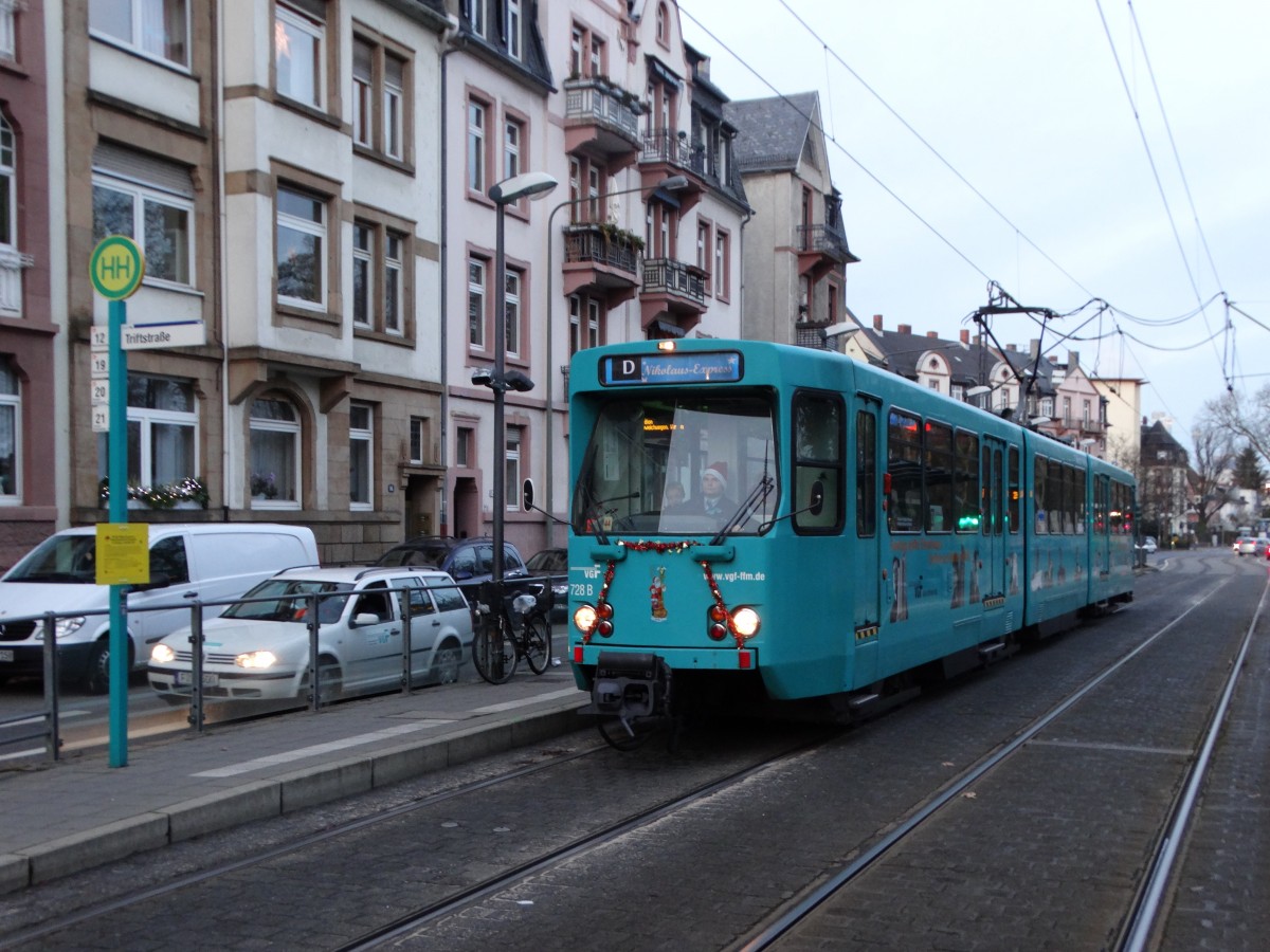 VGF Düwag Pt-Wagen 728 als Nikolaus Express in Frankfurt am Main auf der Linie D am 05.12.15 ...