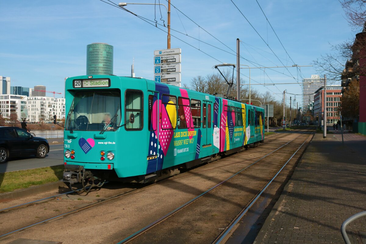 VGF Düwag Pt Wagen 736 am 12.02.22 in Frankfurt - Bahnbilder.de