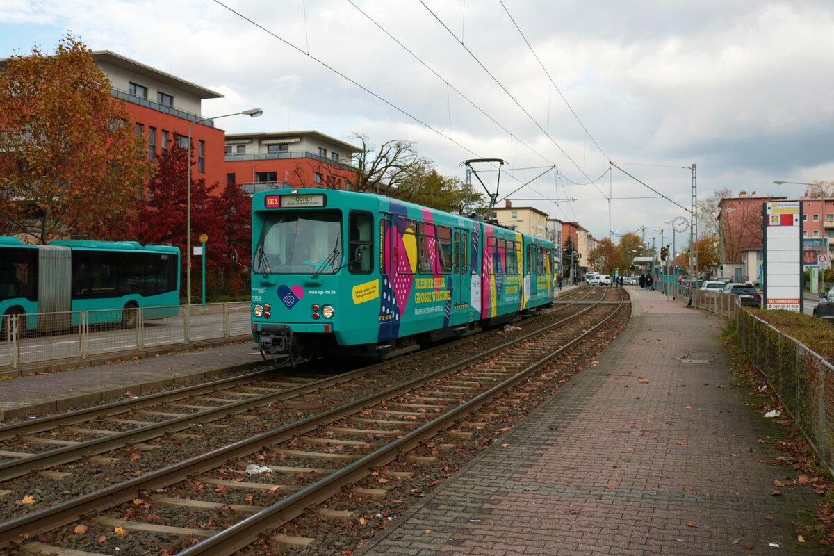 VGF Düwag Pt-Wagen 736 als Impfexpress 1 am 05.11.21 in Frankfurt am Main Gallus - Bahnbilder.de