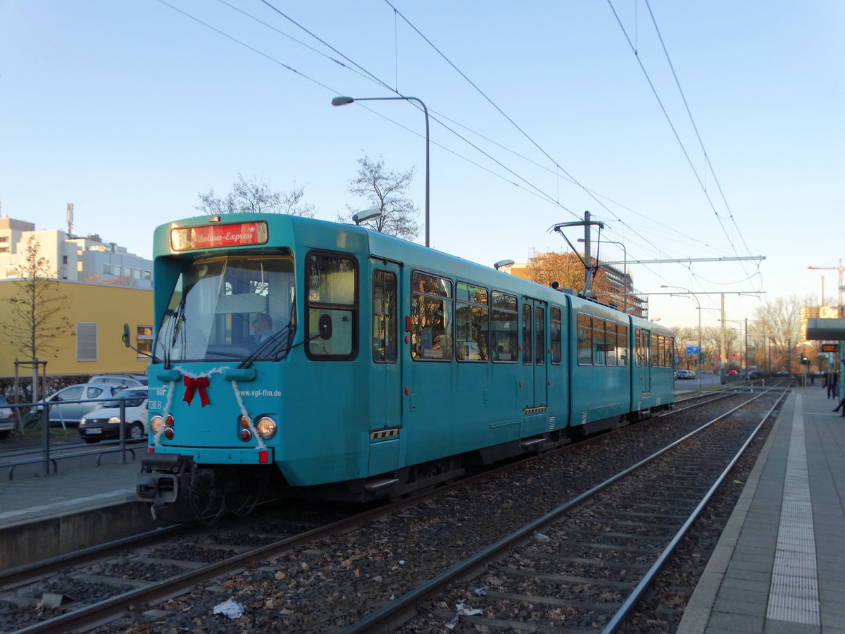 VGF Düwag Pt Wagen 738 als Nikolaus Express Linie E1 am 03.12.16 in Frankfurt am Main ...