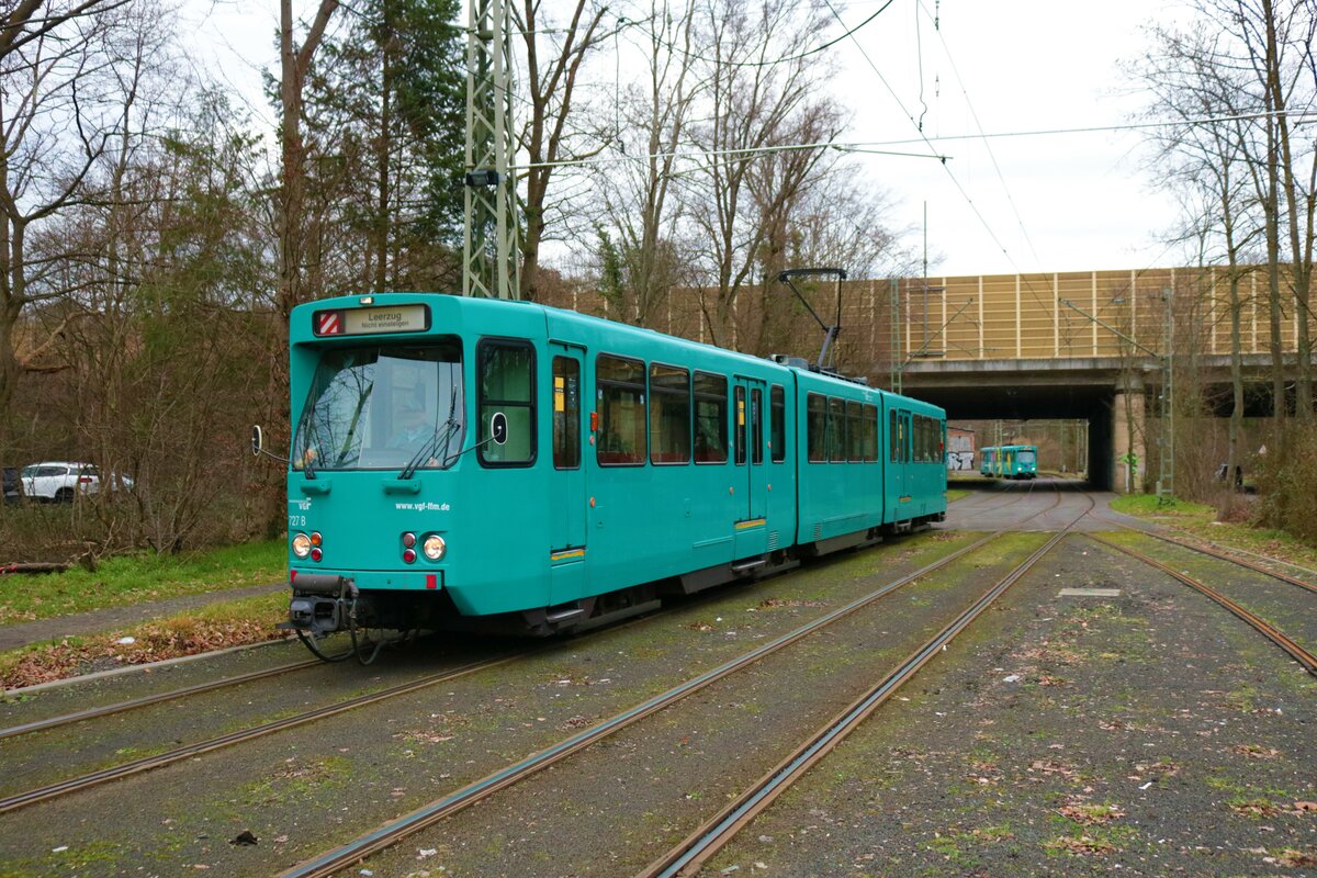 VGF Düwag Pt-Wagen am 07.01.23 mit dem Wagen 727 bei einer Sonderfahrt in Neu-Isenburg ...
